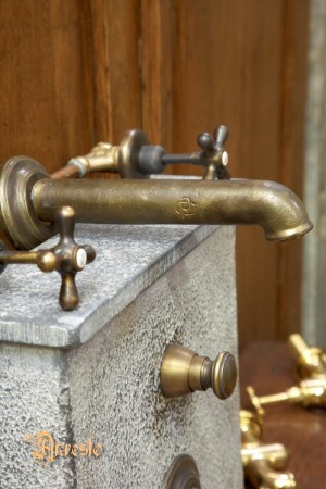 ANRESTO, antieke mengkranen Antiek sanitair antieke badkamer